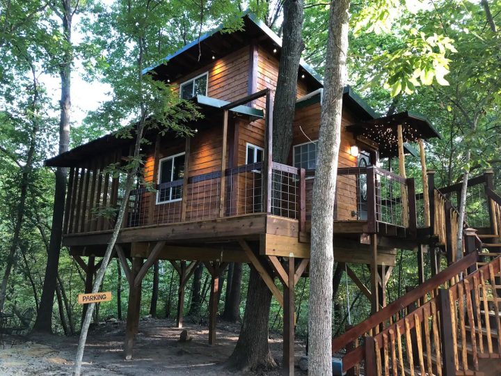 Magical Treehouse Cabin Near Leavenworth: Adults Only Getaway!